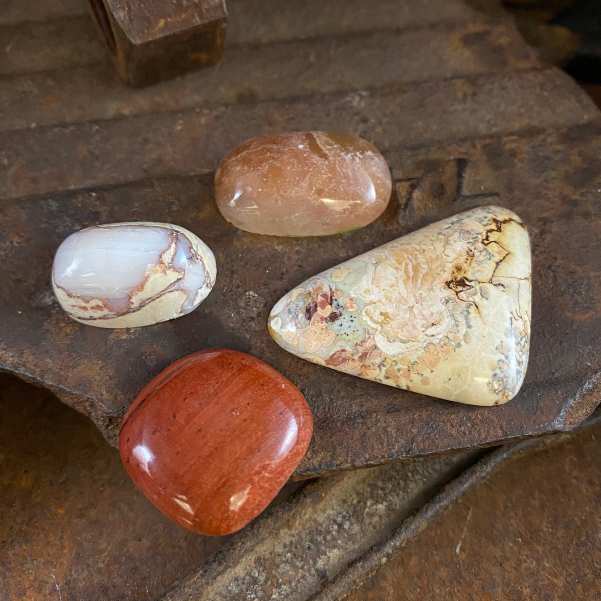 Intro to Lapidary Class: Cut & Polish Gemstones – B Golden Jewelry School